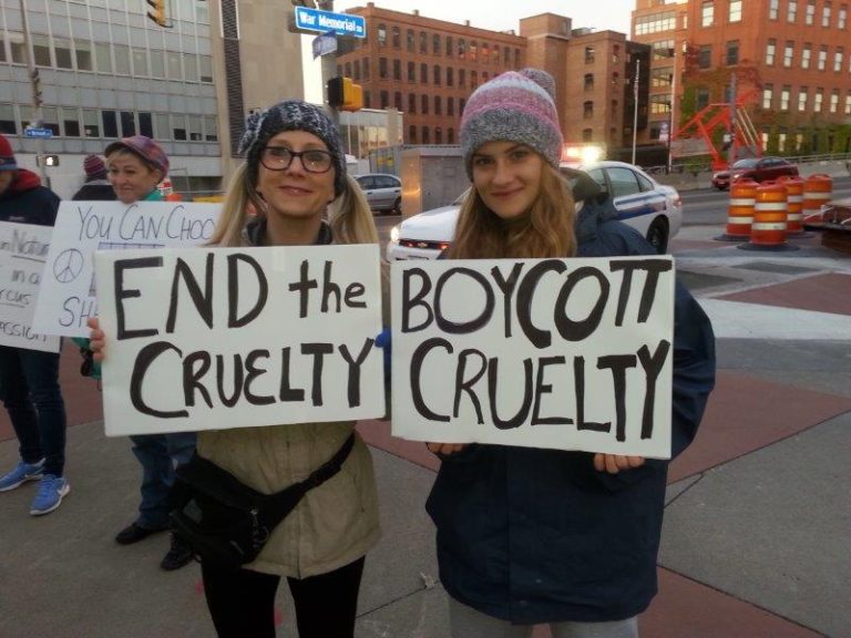 2016-10-28-circus-protest-9 – Animal Rights Rochester